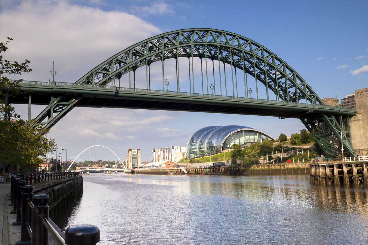 Tyne Bridge, England Travel Guide | Guide to Europe