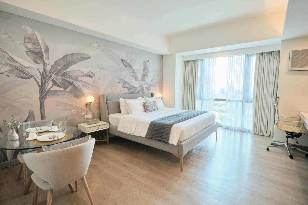 BGC Suite with Golf Course View - Manila, the Philippines | Best Prices ...