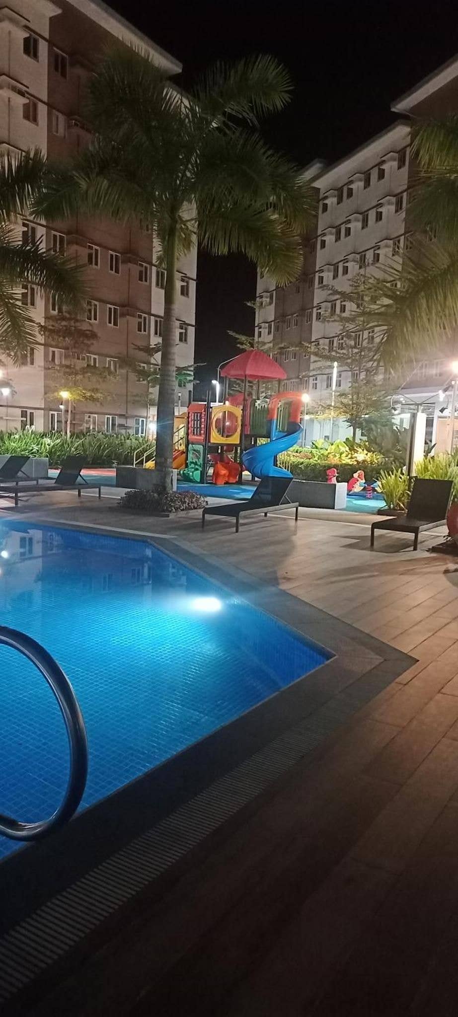 Happy Stays B - End Unit Greenery View at SMDC Hope Residences ...
