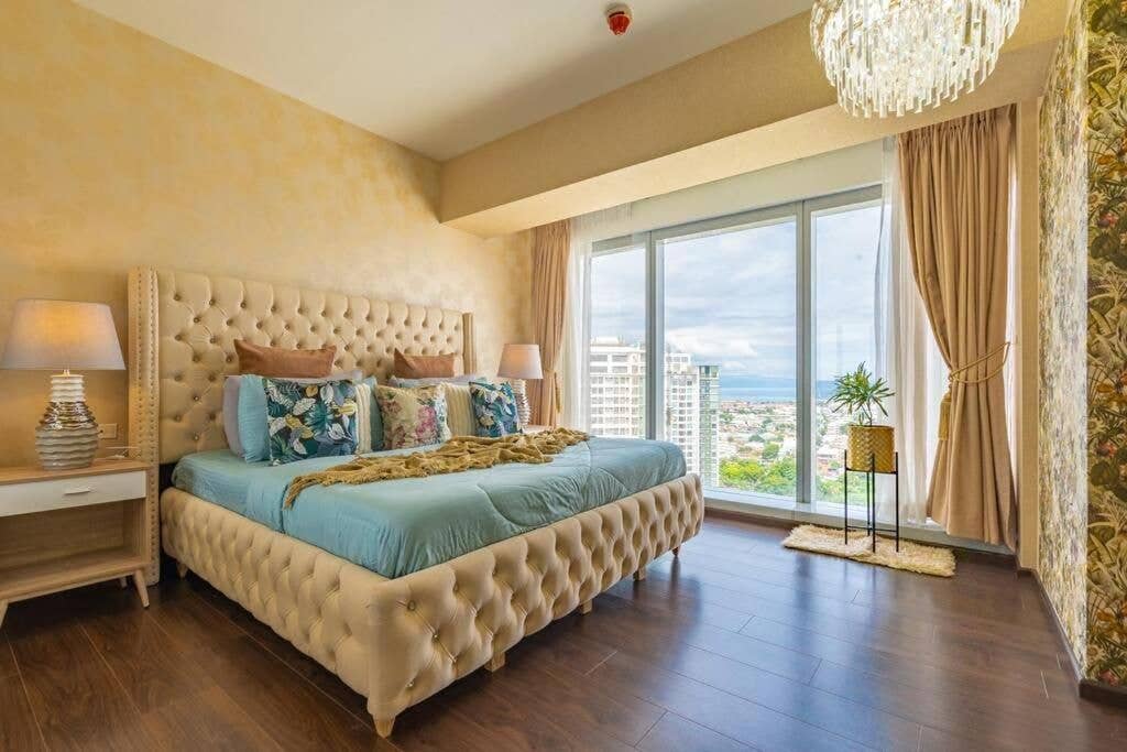 AEON TOWERS I Breathtaking Ocean Views I King Bed I Chic & Unique ...