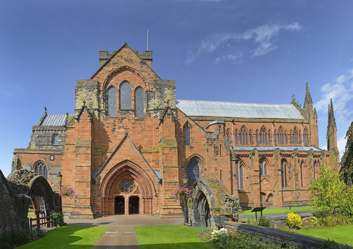 Carlisle Cathedral, England Travel Guide | Guide to Europe