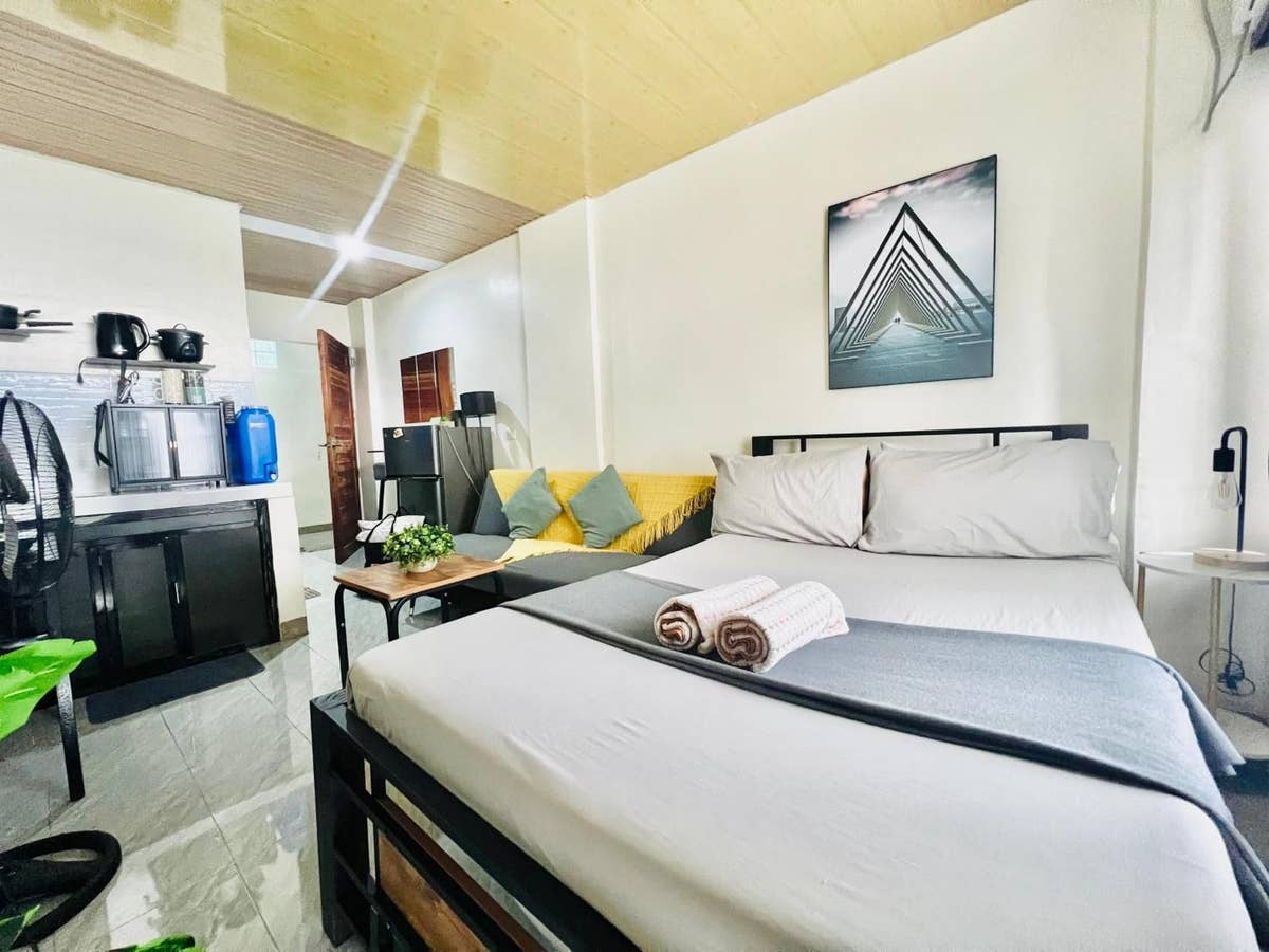 Complete Amenities Cozy Studio with Balcony - Naga, the Philippines ...