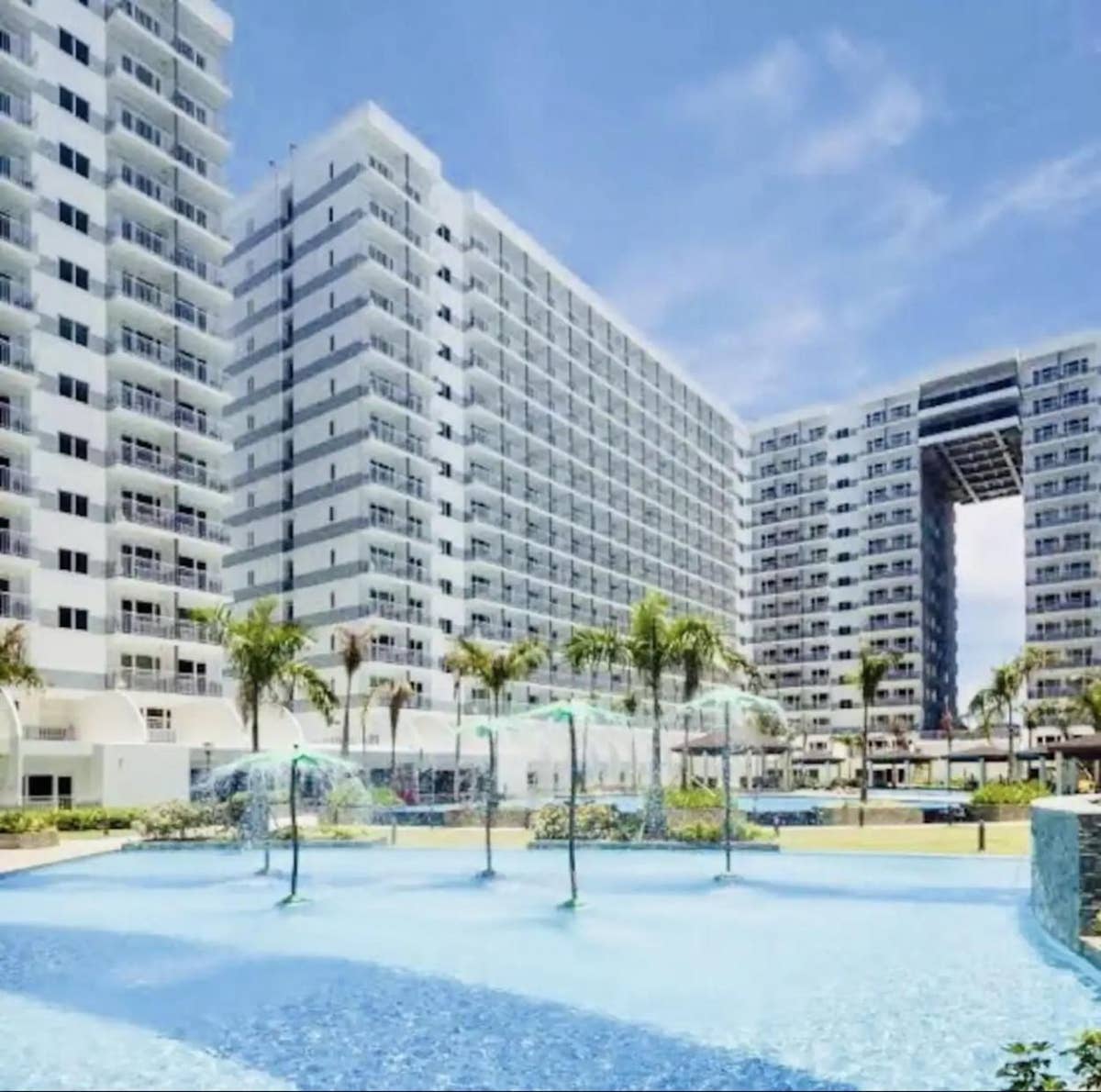 Near MOA Manila Bay Airport via NAIAX Balcony-Pool OR City View Netflix ...