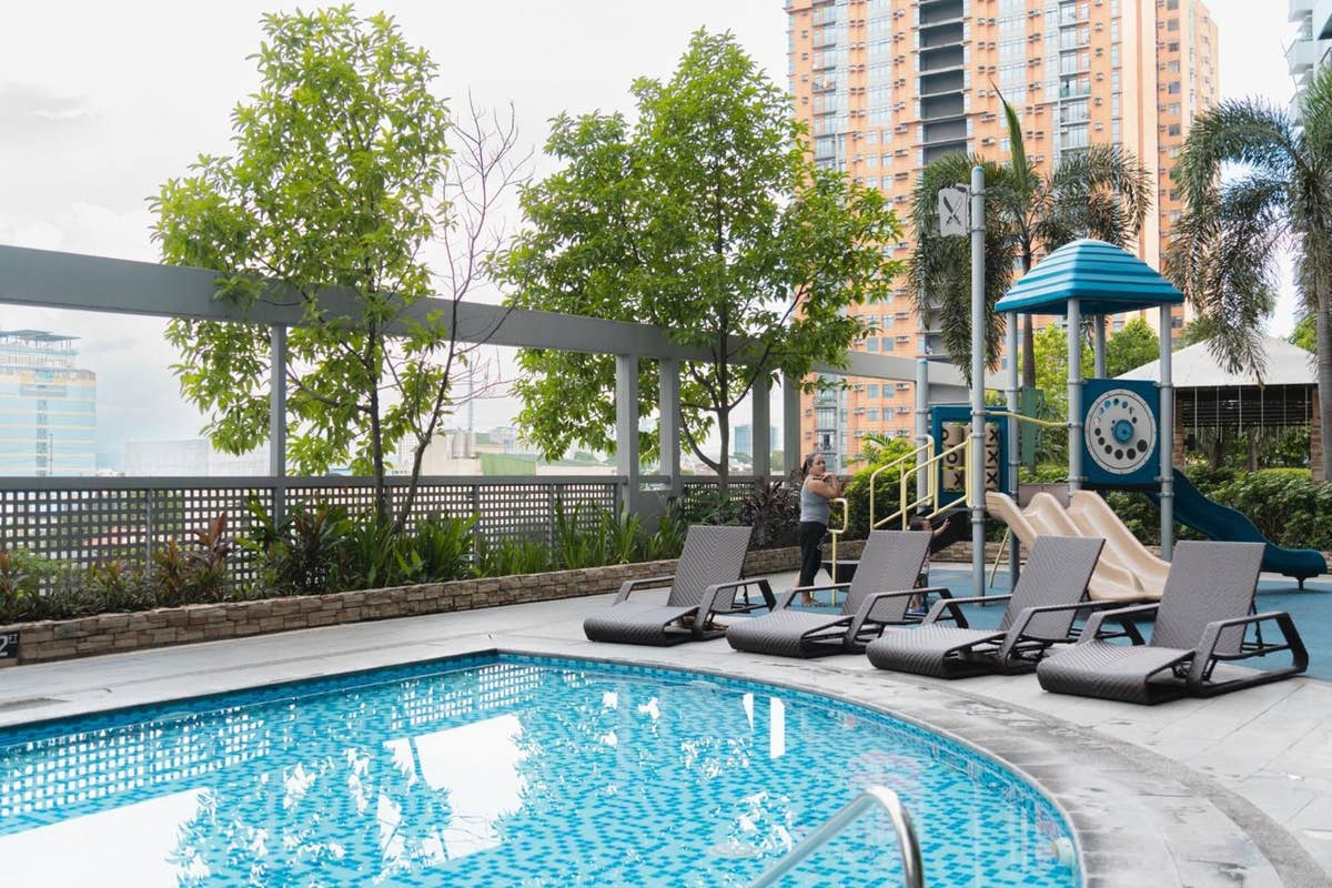 Cubao Manhattan Heights Residential Condo TA4N - Low Floor Studio with ...