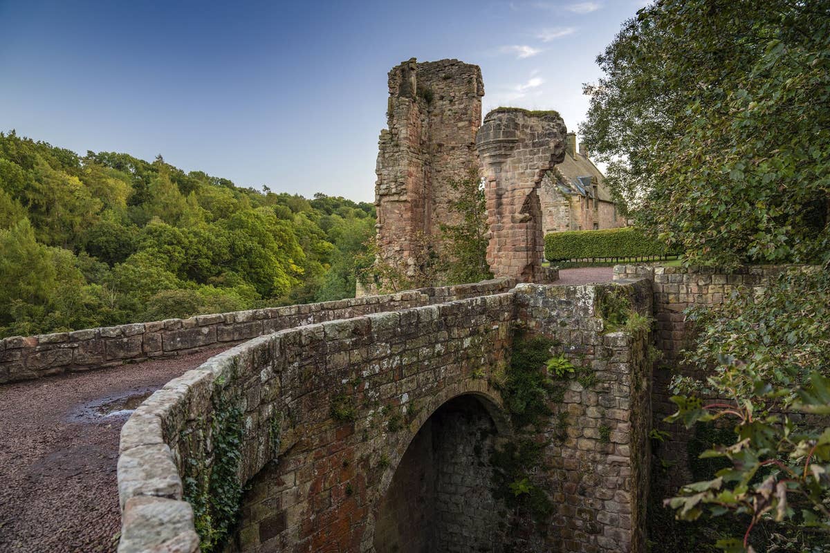 Roslin Castle, Scotland Travel Guide | Guide to Europe
