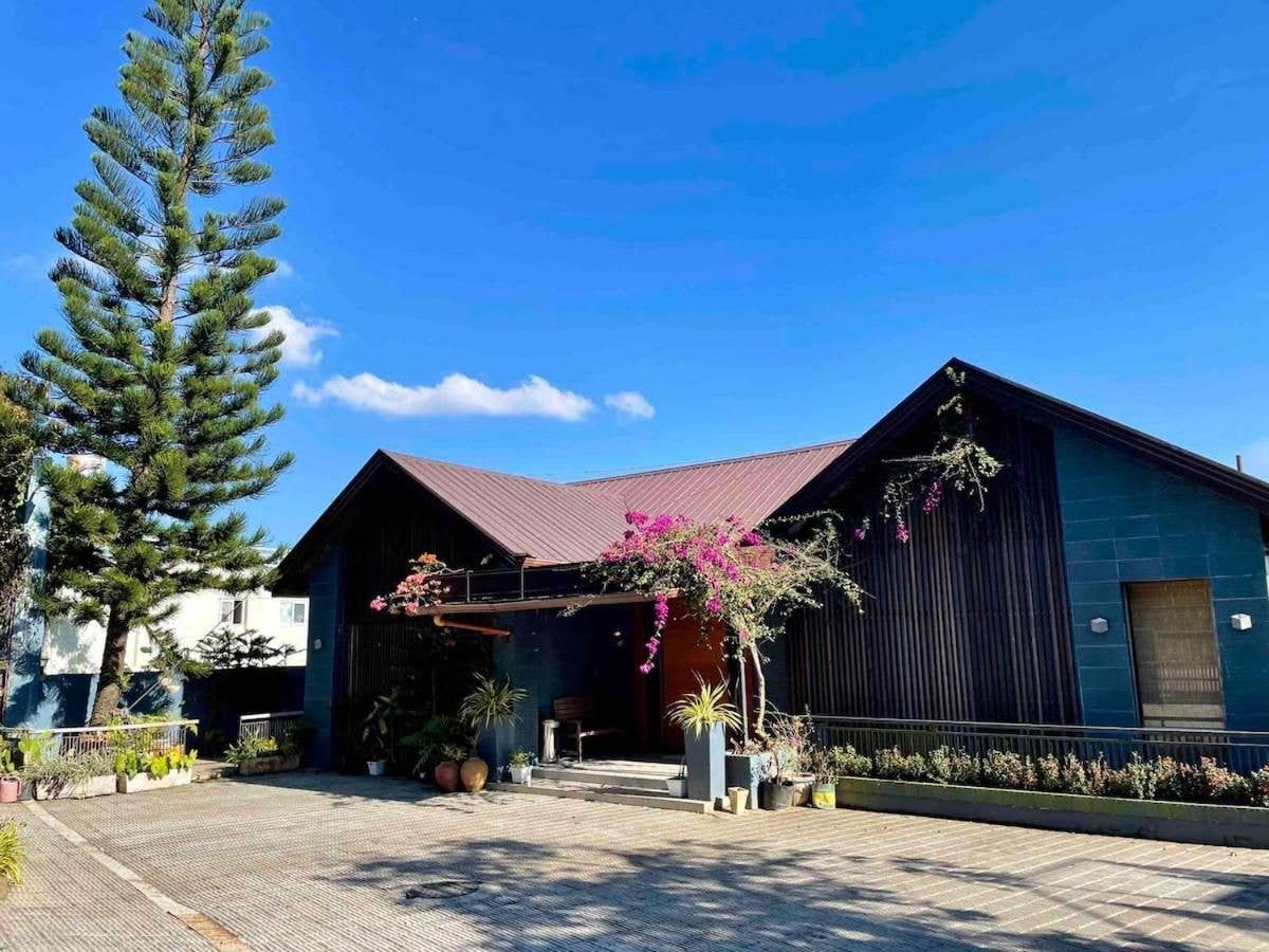 Anthill Tagaytay, with view of Taal, pool & elevator - Tagaytay, the ...