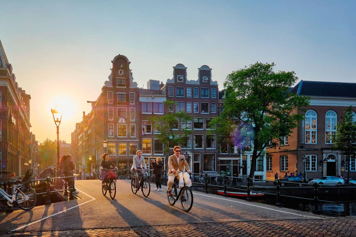 Best Time To Visit Amsterdam | Guide to Europe