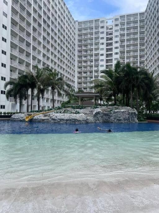 1 Bedroom Near MOA with Pool View - Shore 1 Residence - Manila, the ...