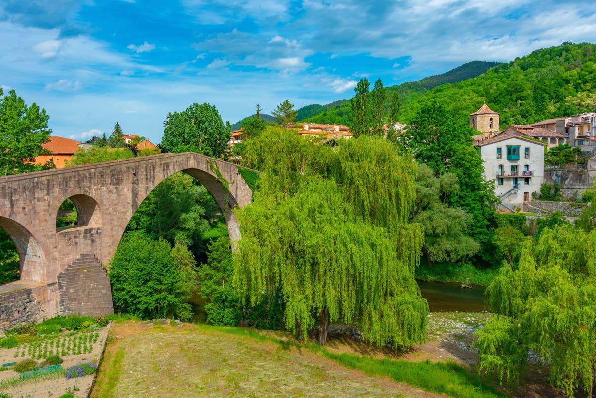 Pont Vell de Manresa, Spain Travel Guide | Guide to Europe