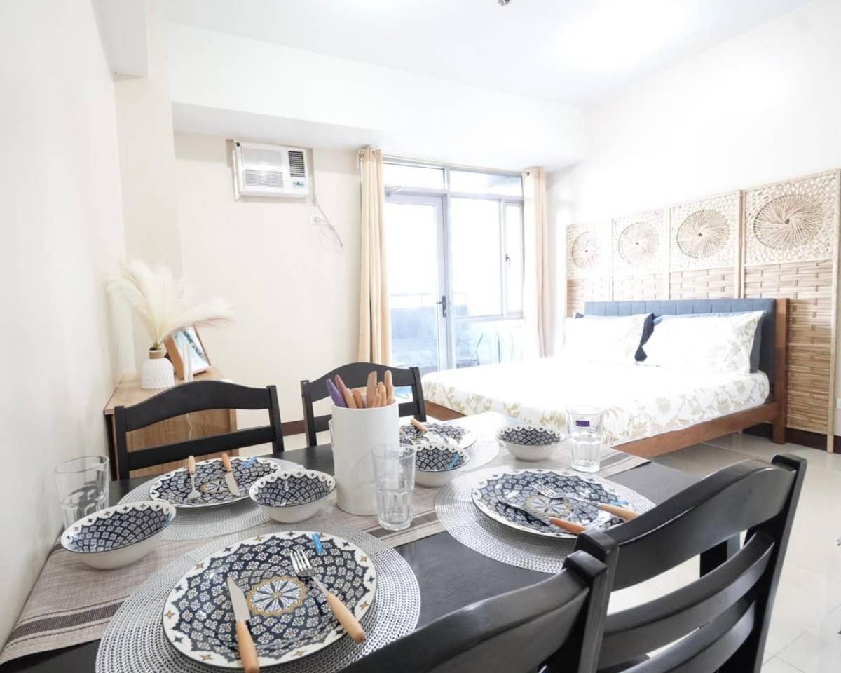 Cubao Manhattan Heights Residential Condo TC10N - Bright Studio with ...