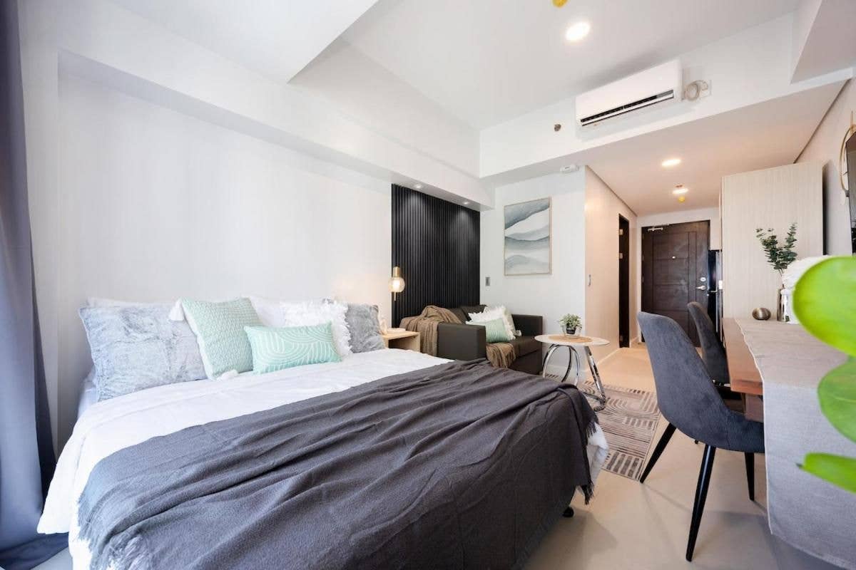 Furnished Studio Rental in Prime Cebu IT Park with Gym, Pool, Fast WiFi ...
