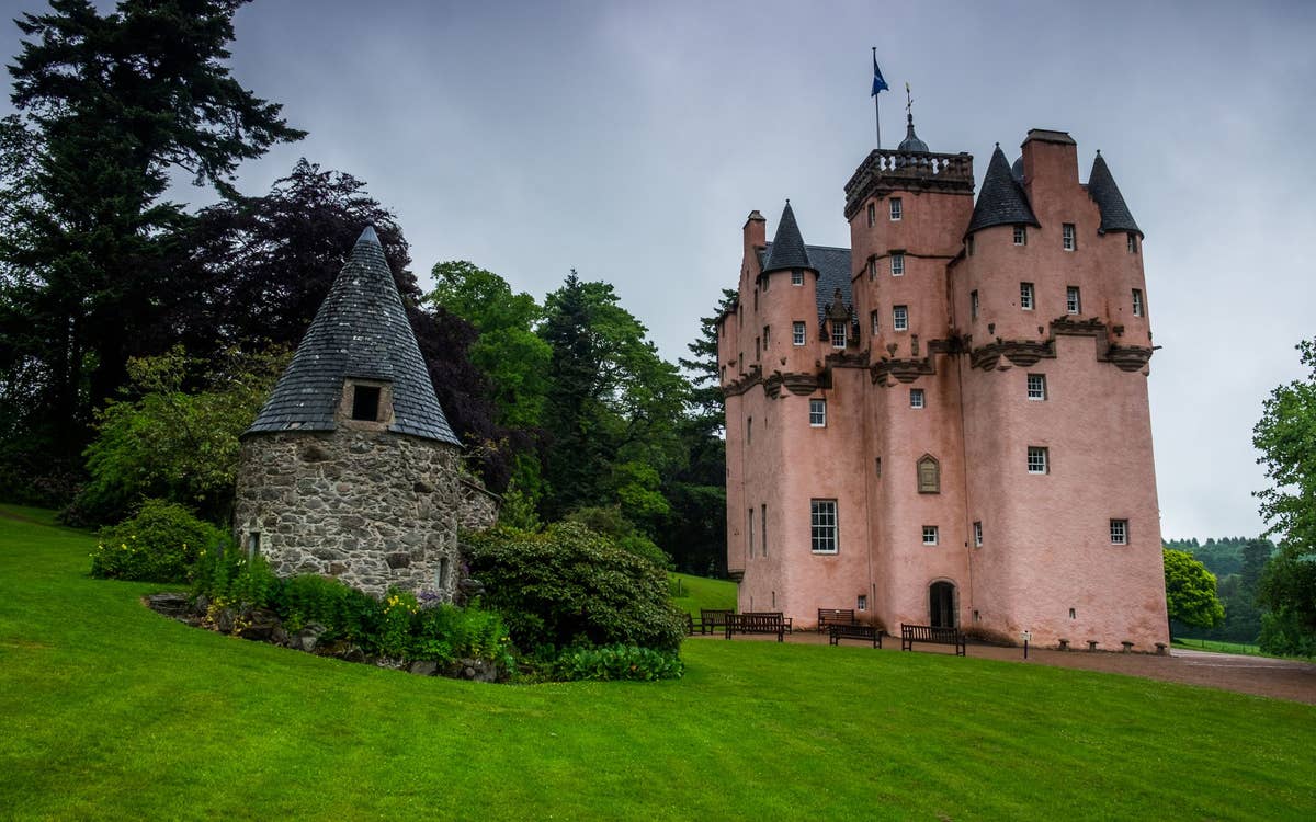 Craigievar Castle, Scotland Travel Guide | Guide to Europe