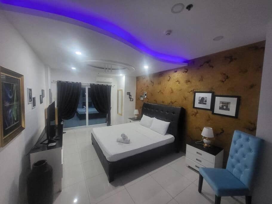 Kandi Palace Grand 2 BR! Housekeeping, Internet! - Angeles, the ...