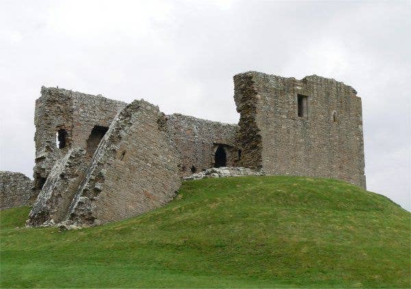 Duffus Castle, Scotland Travel Guide | Guide to Europe