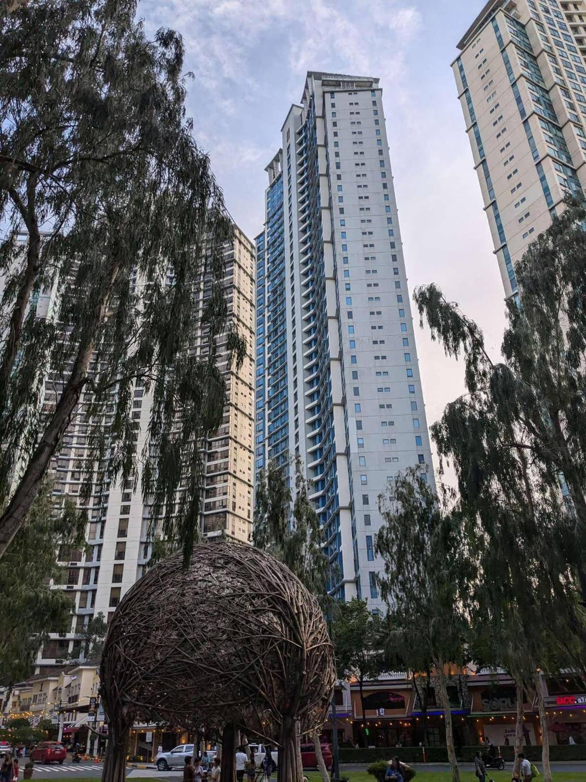 Bellagio One Bedrroom BGC Burgos Circle by Christine Suites PH - Manila ...