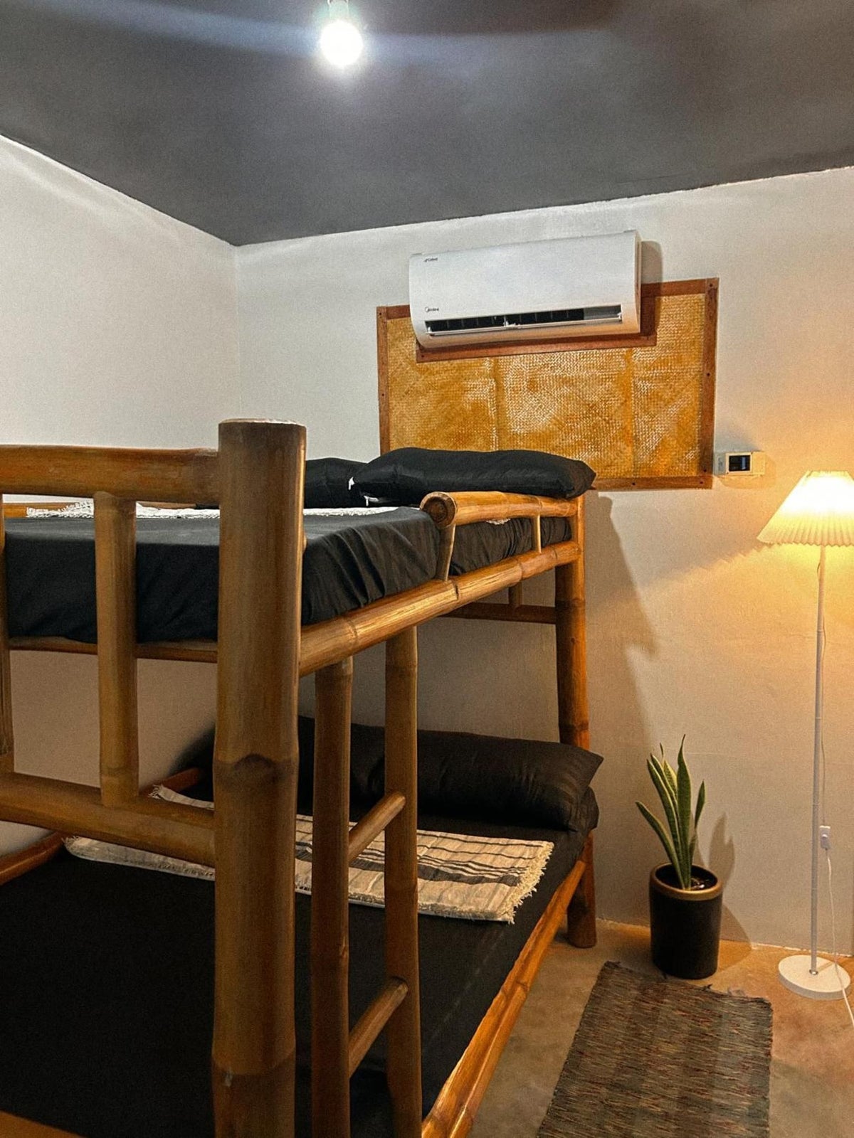 Beach room for 4 at Dallúyon Beach House - San Fernando, the ...