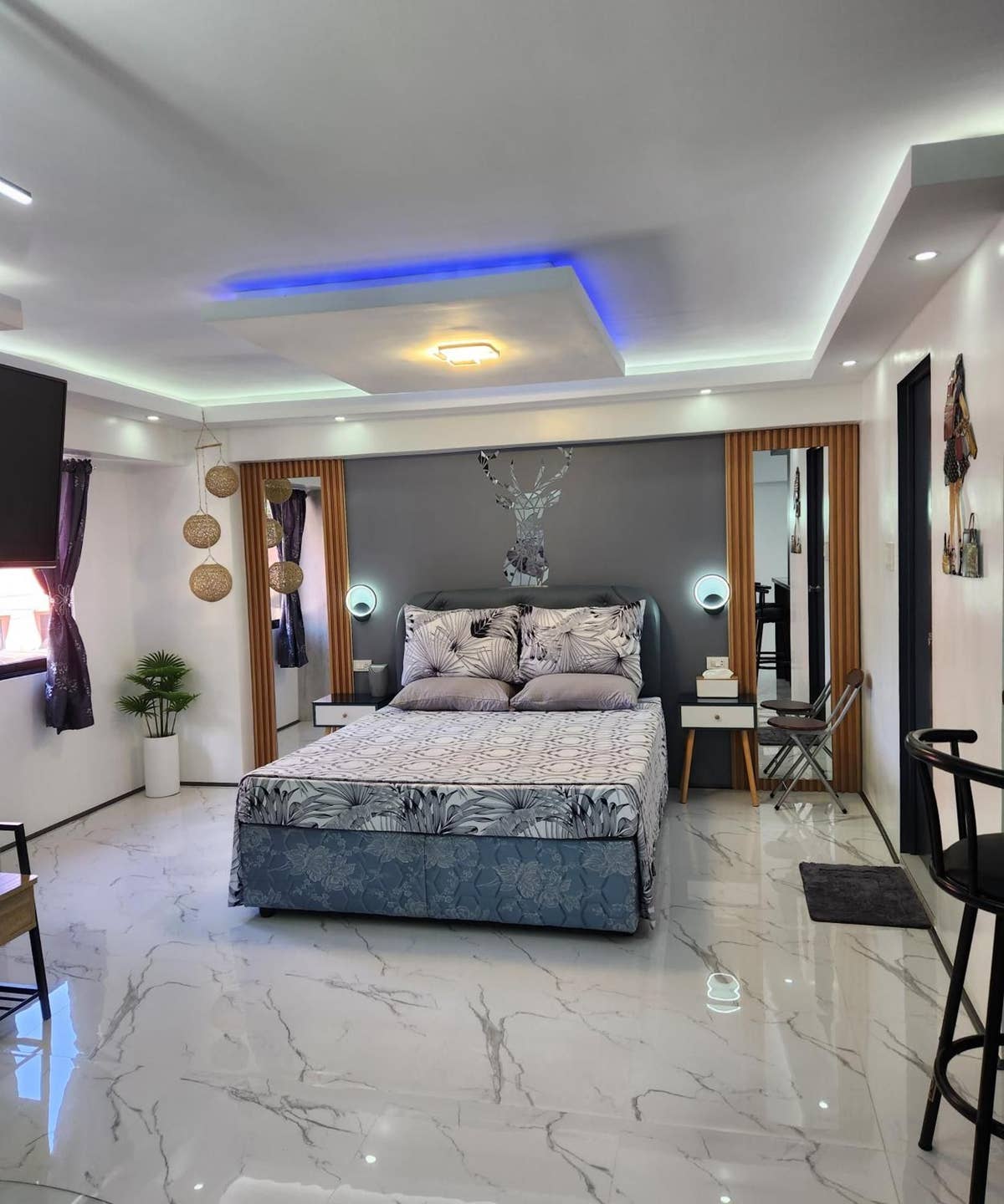 Condo Azur Suites B207 near Airport, Netflix, Stylish, Cozy with ...