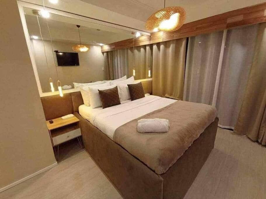 Citadel Inn a4 Central Nightlife Makati free Pool - Manila, the ...