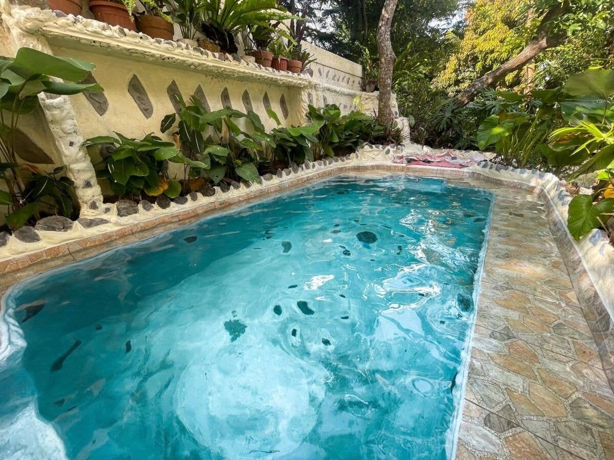 Lovely Villa in Tagaytay with Swimming Pool & Billiards up to 25pax ...