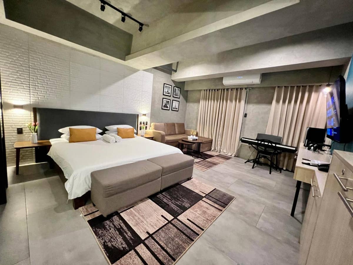 Cozy Spacious Hotel Type Condo with PS5 Smart TV and WiFi - Manila, the ...