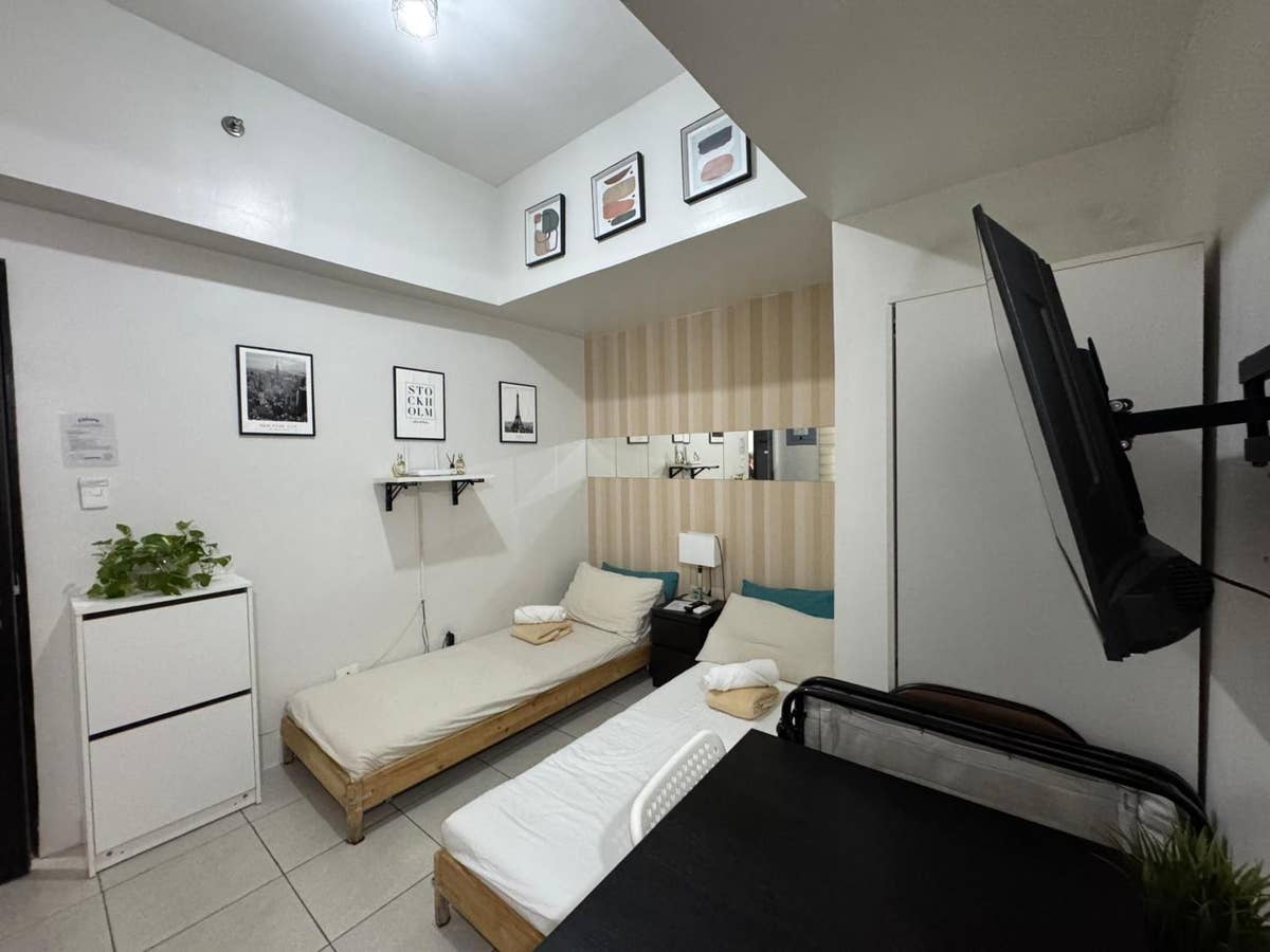 AMA Tower Studio, 8th flr, near DMW and SM Megamall - Manila, the ...
