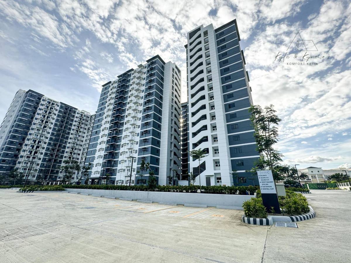 5-Minute Walk to SM City Iloilo Cozy Studio Condo with Balcony in ...