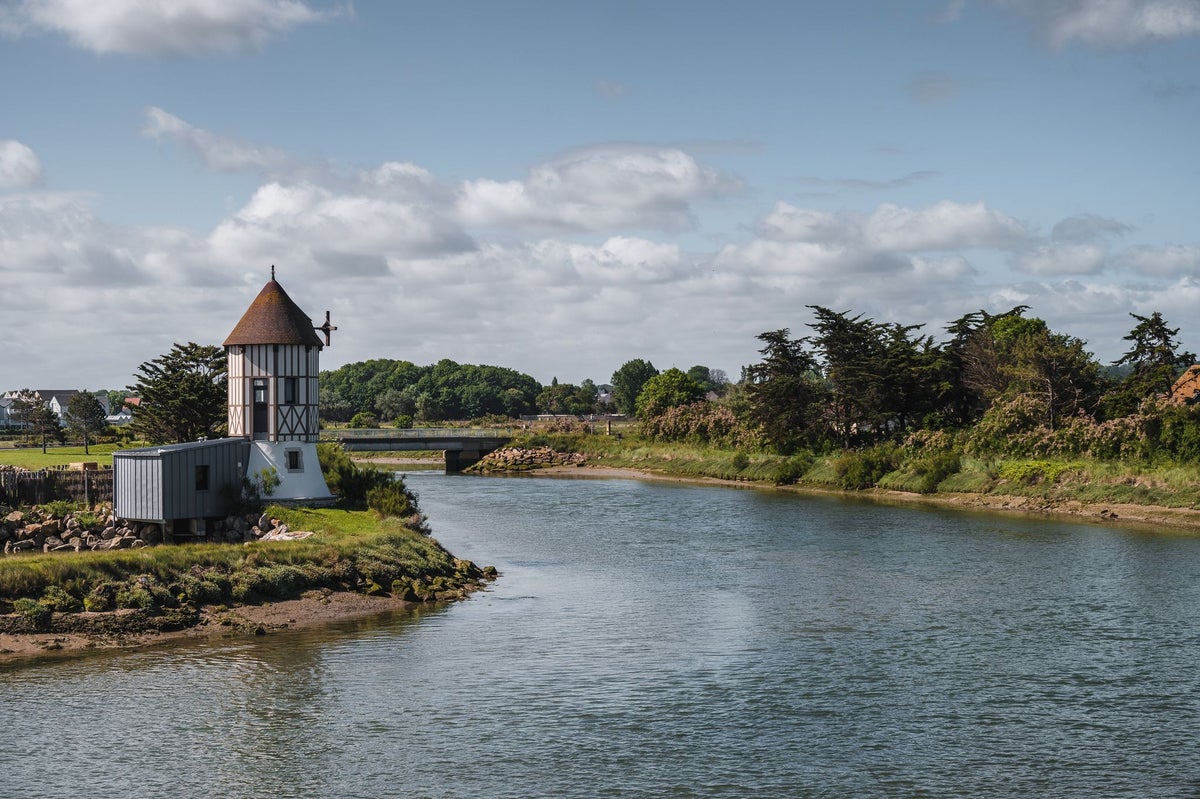 One-Week France Beach Holiday in Courseulles-sur-Mer With Itinerary