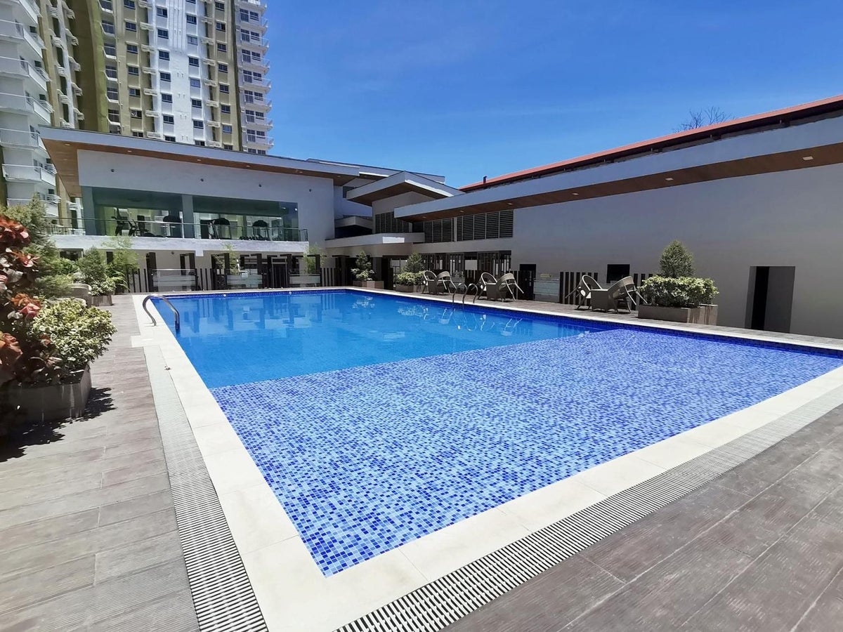 Cozy Studio with Balcony in Mesaverte near SM Downtown 4pax max with Free Pool & Netflix ...