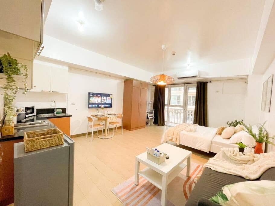 Spacious BGC Condo Near Venice Canal #vlrtc28C - Manila, the ...
