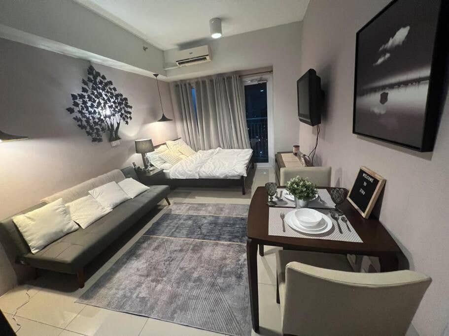 Cozy Makati Condo Getaway with balcony - Manila, the Philippines | Best ...