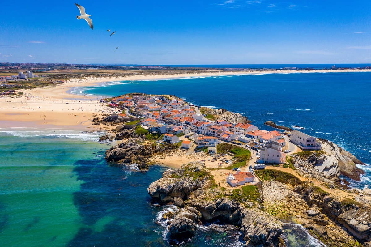 Two-Week Portugal Beach Holiday in Ferrel With Itinerary
